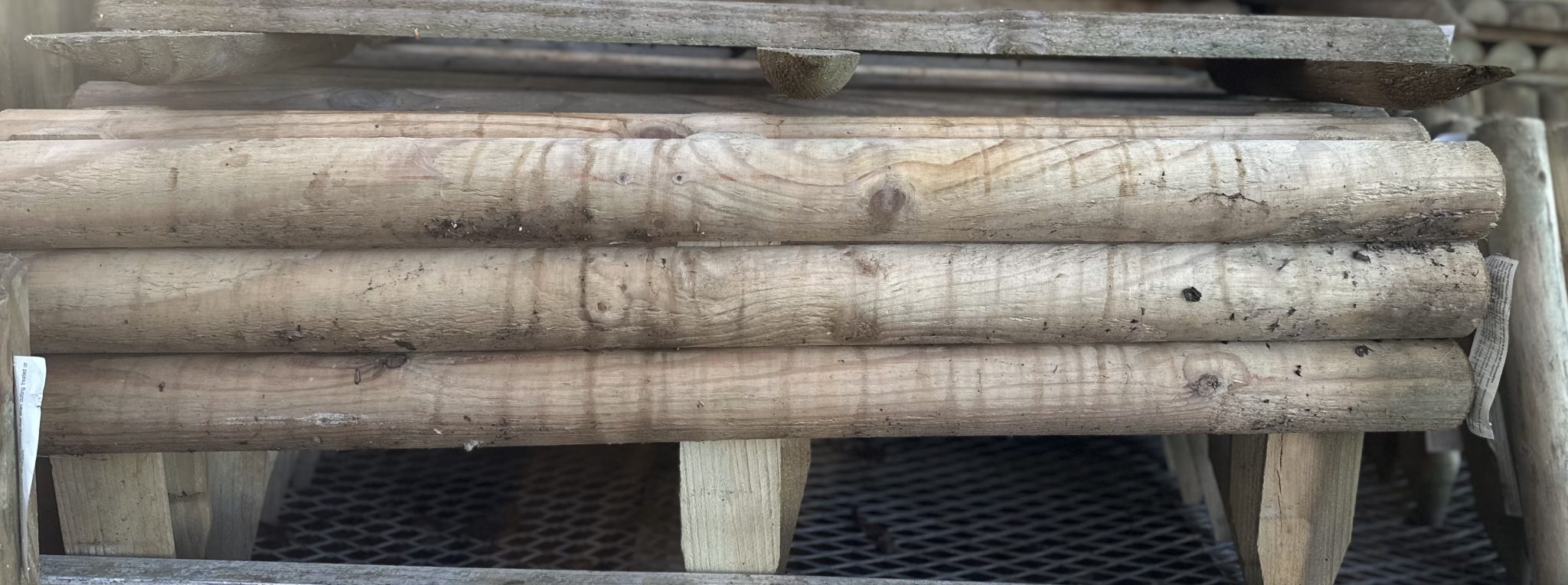 Horizontal Log Edging 100cm ⋆ Cuckoo Bridge Nursery & Farm Shop